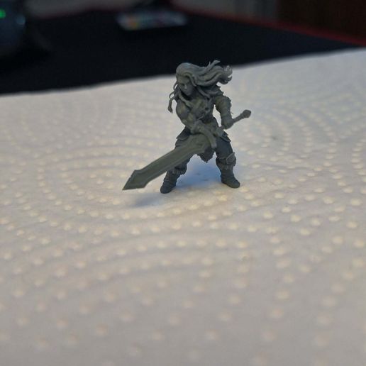 ♀️ Female Dwarf Greatsword Barbarian | Fantasy Miniature・ STL File for ...