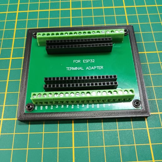 🔌 Breadboard holder for ESP32・Kostenlos STL Datei für ・Cults