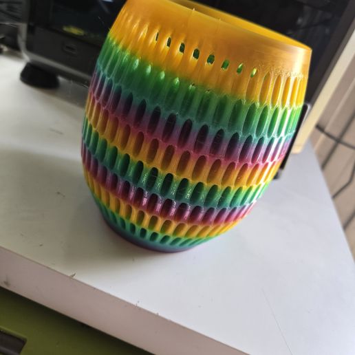 arquivo STL Translucent rainbow vase 🌈 ・modelo de impressão 3D para ...