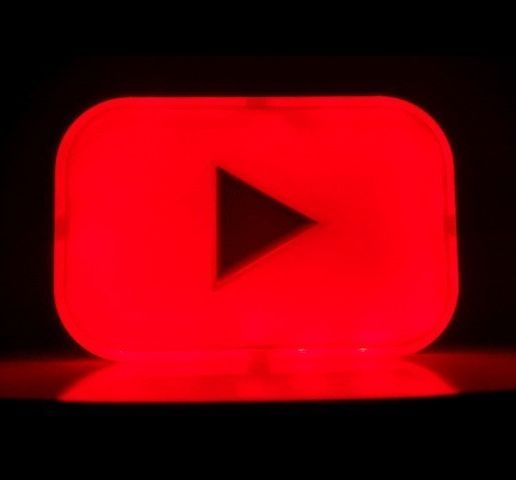 red rectangle with play button