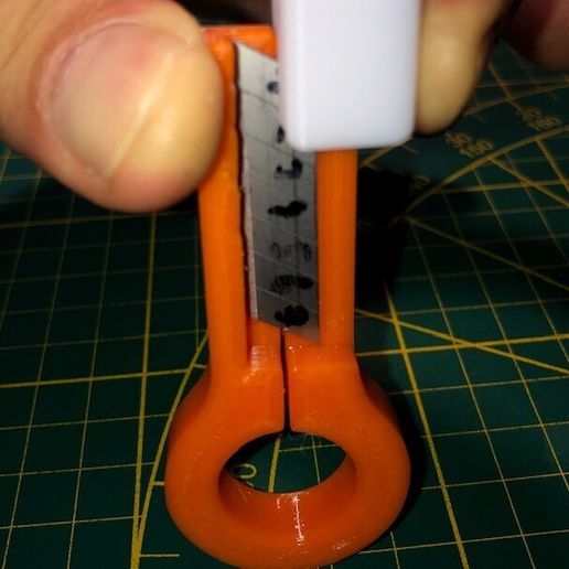 Free STL file Filament Cutter - multi angle (90°, 60°, 45°, 30 ...