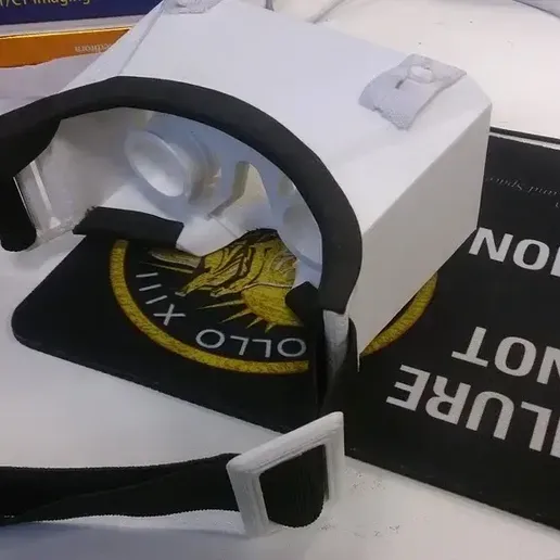 3D file VR Headset (HMD) ️ ・Model to download and 3D print・Cults