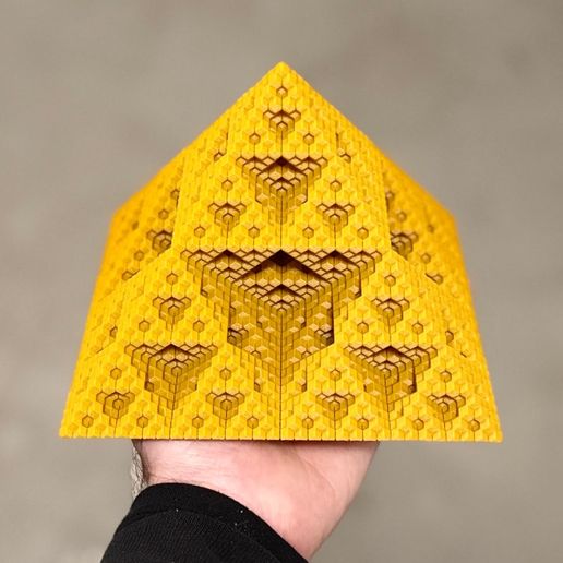 Free STL file Rhombic Dodecahedral Sierpiński Fractal Pyramid - Level 5 ...