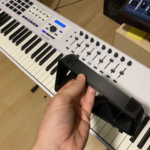 STL file Novation Mininova Synth Stand Riser 🚉 ・3D printing template to ...