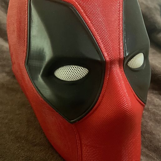 Deadpool Maske mit detaillierter Textur und Magneten Schlitze ...