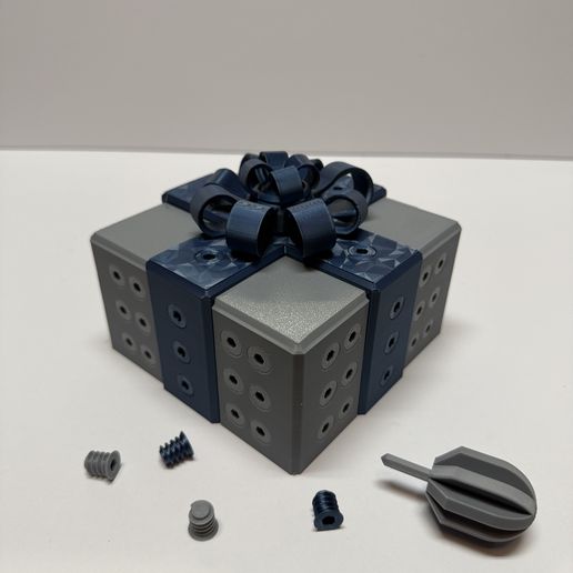🎁 Annoying Gift Box V3 (68 Screws)・ STL File for 3D printing・Cults