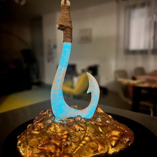 🪝 Maui Hook from Moana with Tamatoa treasure stand・ STL File for 3D ...