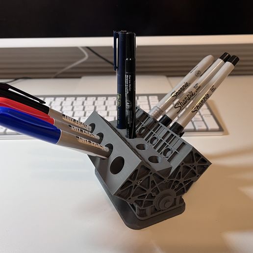 🖊️ V8 RACING ENGINE PEN HOLDER (12 SLOTS)・ STL File for 3D printing・Cults