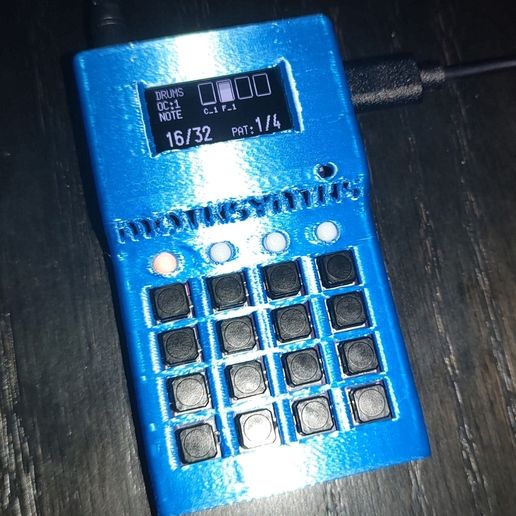 Free 3D file Mothsynth OLED case 👽 ・3D print design to download・Cults