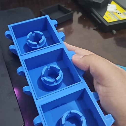 🎲 Beyblade X 3 Slot Case・ STL File for 3D printing・Cults