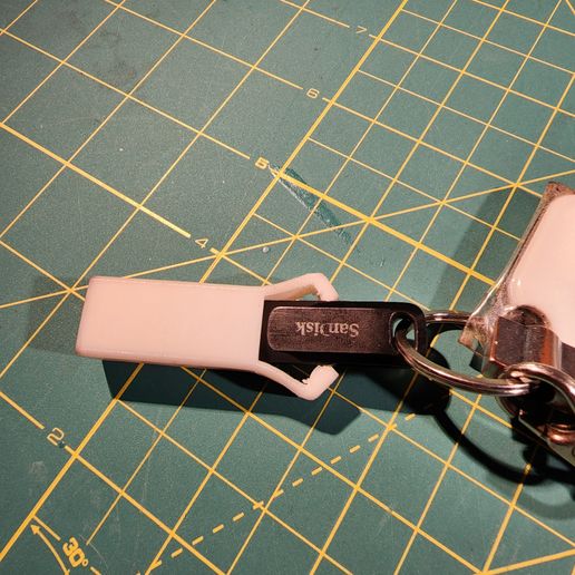 🗝️ SanDisk KeyChain USB Case・Archivo STL Gratis para ・Cults