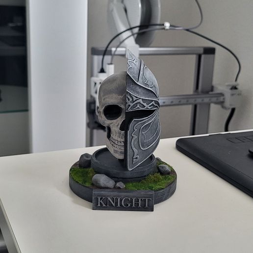 🪖 Fantasy Knight Helmet / half Skull (Display)・Free STL File for 3D ...