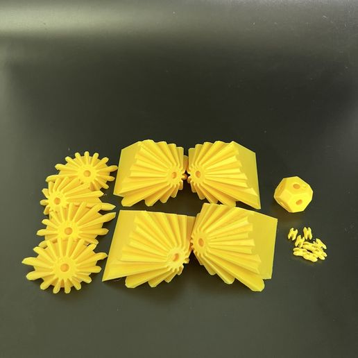 ⚙️ Pyramid Gear Fidget Toy・ 3MF File for 3D printing・Cults