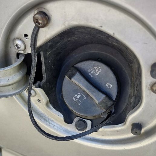 🧢 2005 Chevy Colorado Gas Cap Tether・Free 3D File for ・Cults