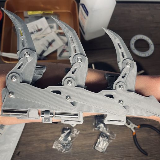 retractable arm blade