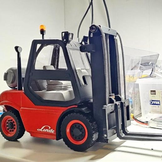 🚧 CHARIOT ÉLÉVATEUR RC À L'ÉCHELLE 1/14 - LH40D・Impression 3D・Cults