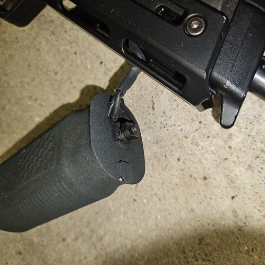 STL file Airsoft M-LOK Battery Grip 🔫 ・3D printing idea to download・Cults