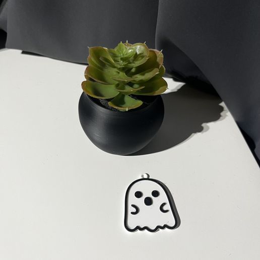 STL file SPOOKED GHOST KEYCHAIN 👻 ・3D printable model to download・Cults