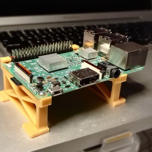 Free 3D file Raspberry Pi mounting bracket (for FFCP)・3D print object to download・Cults