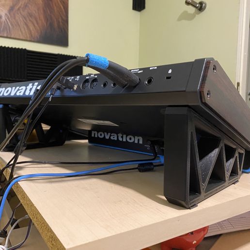 STL file Novation Mininova Synth Stand Riser 🚉 ・3D printing template to ...