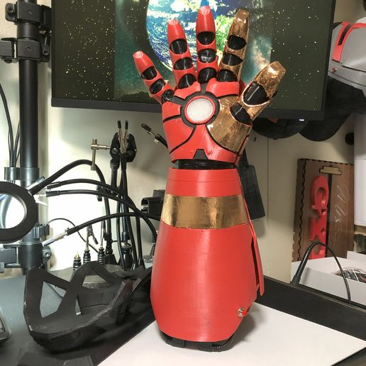 👨 3D Printed Iron Man Gauntlet - Fully Transformable and Interactive ...