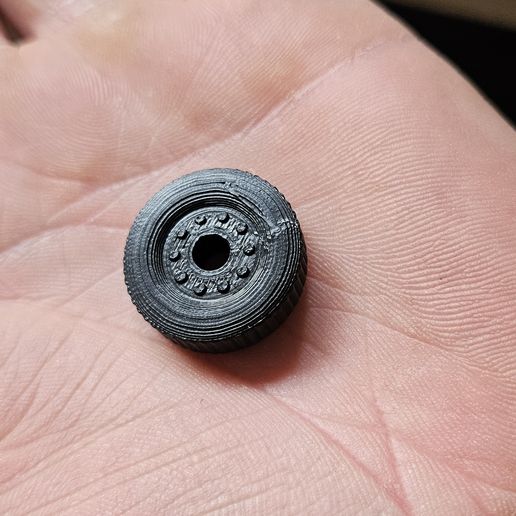 🚗 Toy car tyre with centre・Free STL File for 3D printing・Cults