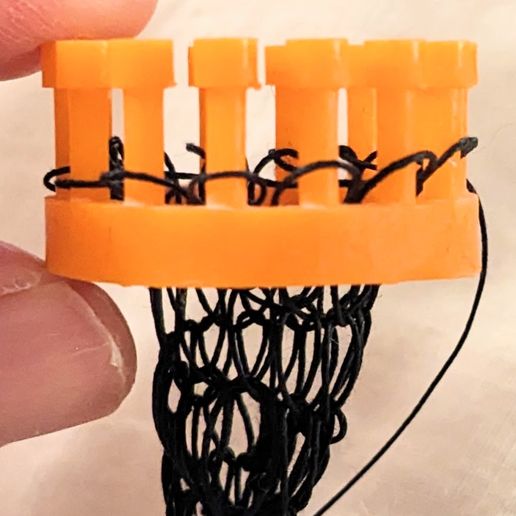 STL file Mini Round Knitting Loom 🧶 ・3D print model to download・Cults