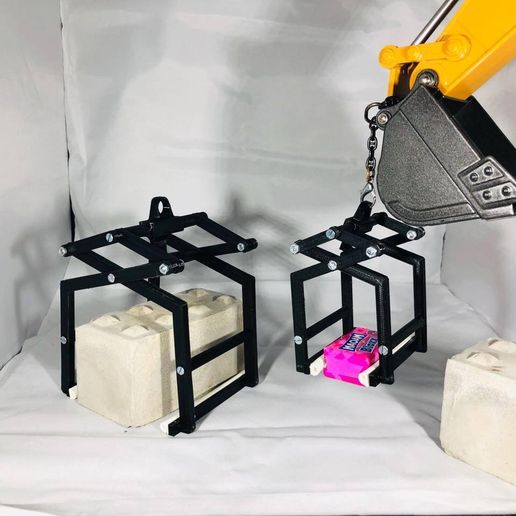 🚜 Concrete block tongs matching my molds 1:14・ STL File for 3D printing ...