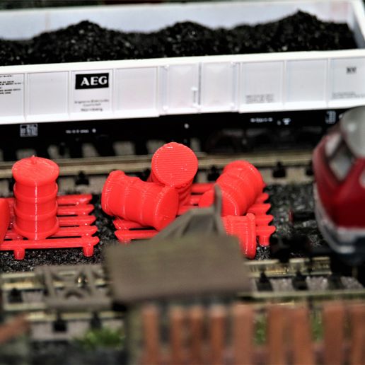 🎨 N scale model railroad - Cargo - Pallets with barrels different ...