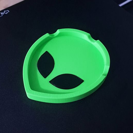 STL file Alien Ashtray 👽 ・3D printing model to download・Cults