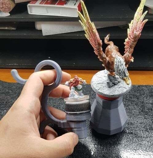 👨‍🎨 Miniature Holder・Free STL File for ・Cults