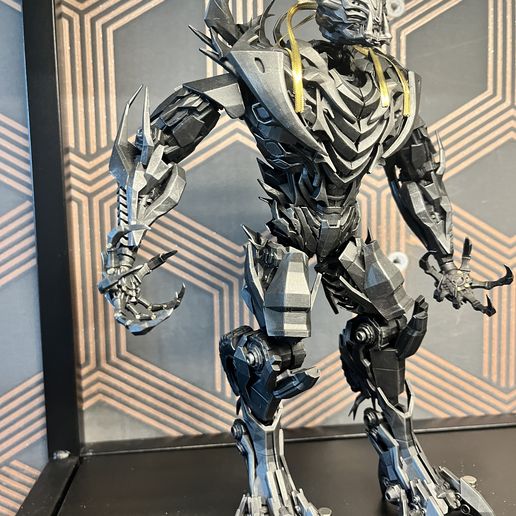 STL file transformers crankcase dmk articulated figure 🤖 (OBJ)・3D ...