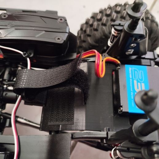 Free 3D file Axial SCX10 II Battery relocator / CG lowering 🔋 ・3D ...