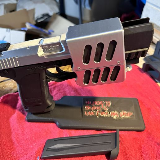 🔫 Blade 2 Hero USP Match Pistol w/ LAM - Wesley Snipes・ 3D File for 3D ...