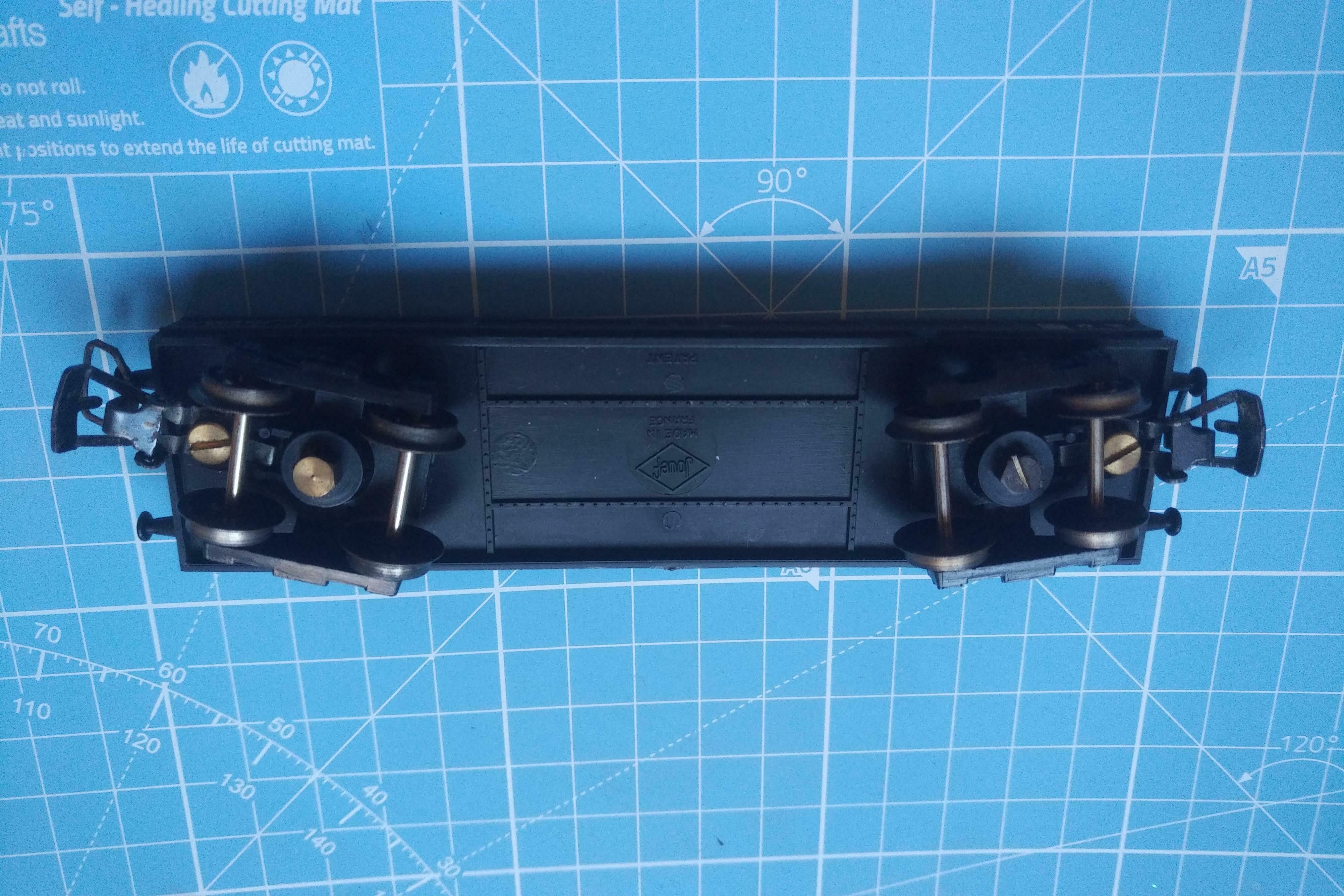 Archivo STL Vestirse debajo de los viejos vagones JOUEF・Plan de impresora 3D para descargar・Cults