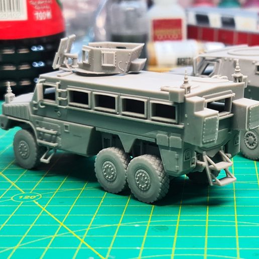 🪖 RG-33 MRAP 6x6 Socom (1/56)・ 3D File for 3D printing・Cults