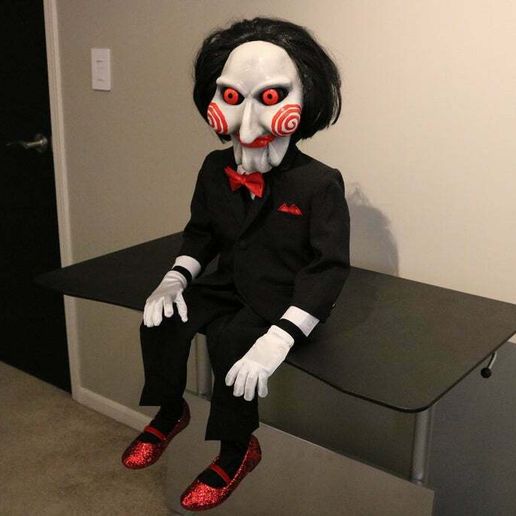 Archivo STL gratis Billy el muñeco de Saw/Jigsaw・Modelo para descargar y imprimir en 3D • Cults