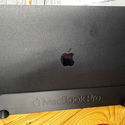 💻 Macbook pro 13" clamshell stand・ 3MF File for 3D printing・Cults