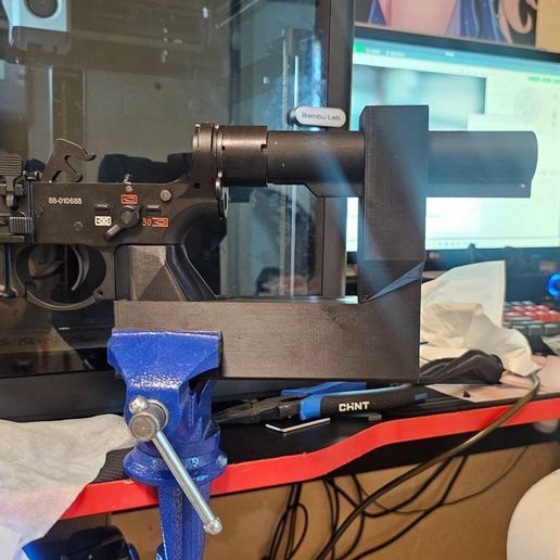 🔫 AR-15 Buffer tube align vise・Gratis STL File per Stampa 3D・Cults