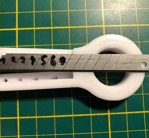 Free STL file Filament Cutter - multi angle (90°, 60°, 45°, 30 ...