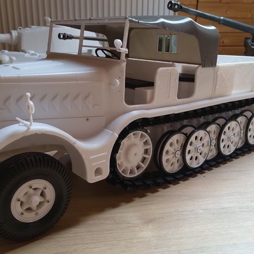 3D printing 1/10 RC german SdKfz 9 Famo heavy artillery tractor • made ...
