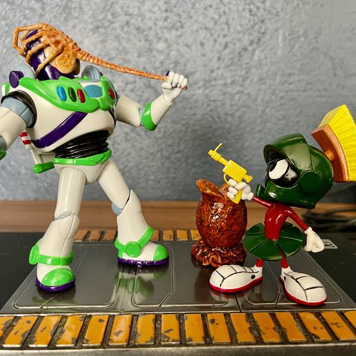 Archivo STL BUZZ Y MARVIN 👽 ・Objeto para impresora 3D para descargar・Cults