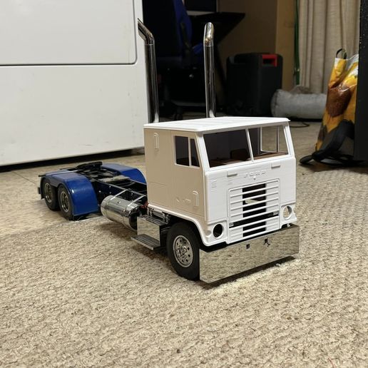 🚙 Ford WT9000 1972 82" 1-14 Scale Cab・ STL File for 3D printing・Cults