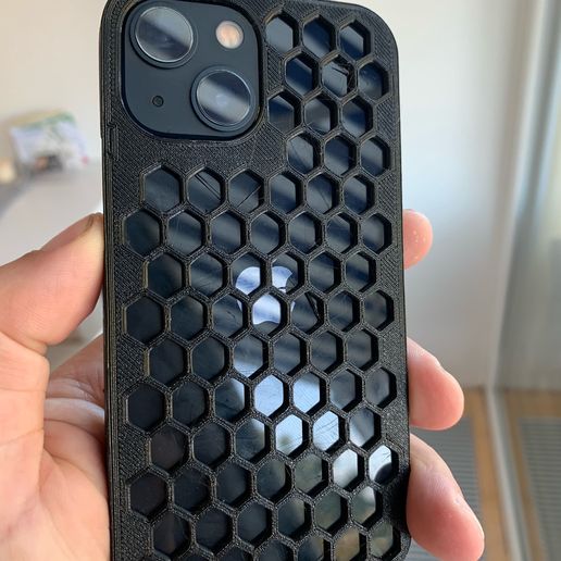 Free STL file IPHONE 13 MINI CASE WITH A HEXAGONAL TILE PATTERN - REMIX ...