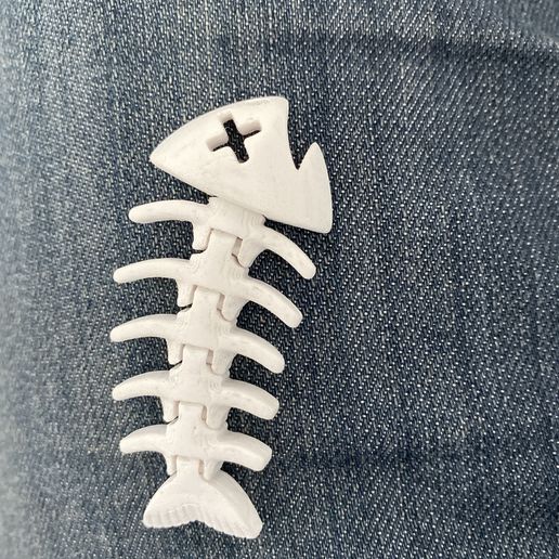 Flexi Fish Bone keychain 🎣・3D Print with the Hellbot Magna 1 3D printer ...