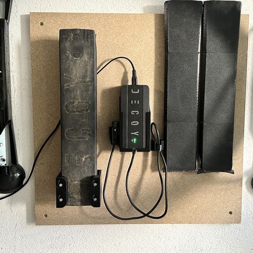 STL file YT Decoy wall bracket for the battery (540 & 720) 🔋 ・Design to ...