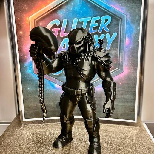 👽 Predator Holding A Xenomorph head With Spine・ 3MF File for 3D ...