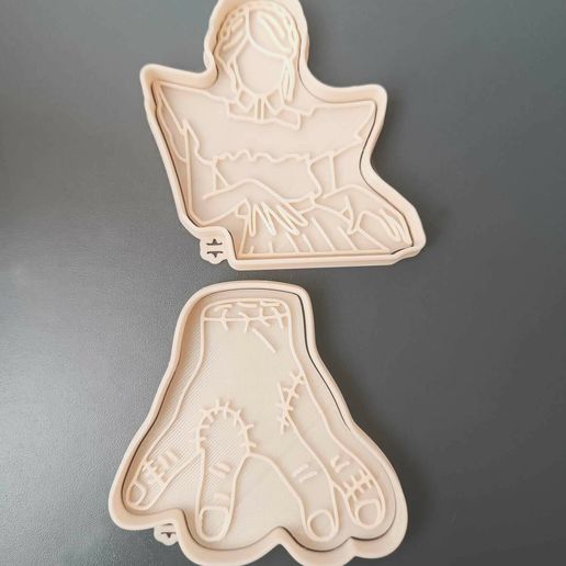STL file Merlina and Fingers Cookie Cutter 🍪 ・3D printing design to ...