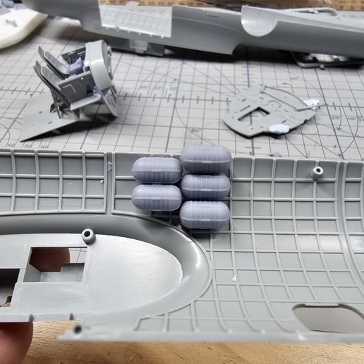🌆 1/48 USAAF G-1 Style B-17 Oxygen cylinders・Free STL File for 3D ...
