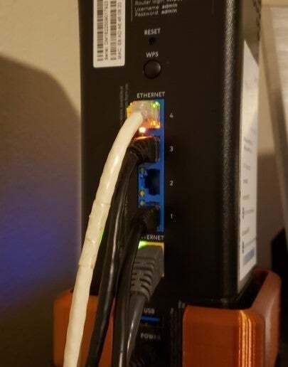 Free STL file Spectrum Router Wall hanger Sagecom rac2v1s 🏢 ・Template ...